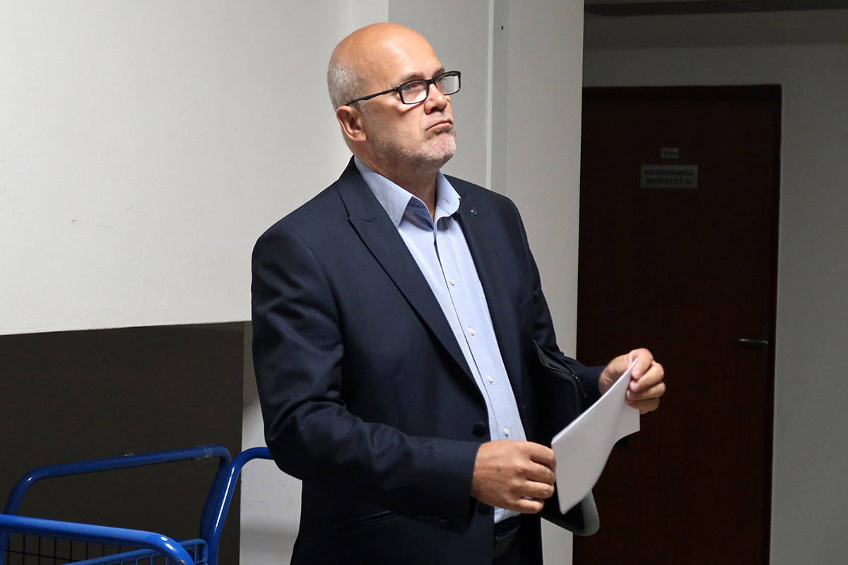 Exzamestnanec Univerzity Komenského dostal za korupciu podmienku i ...