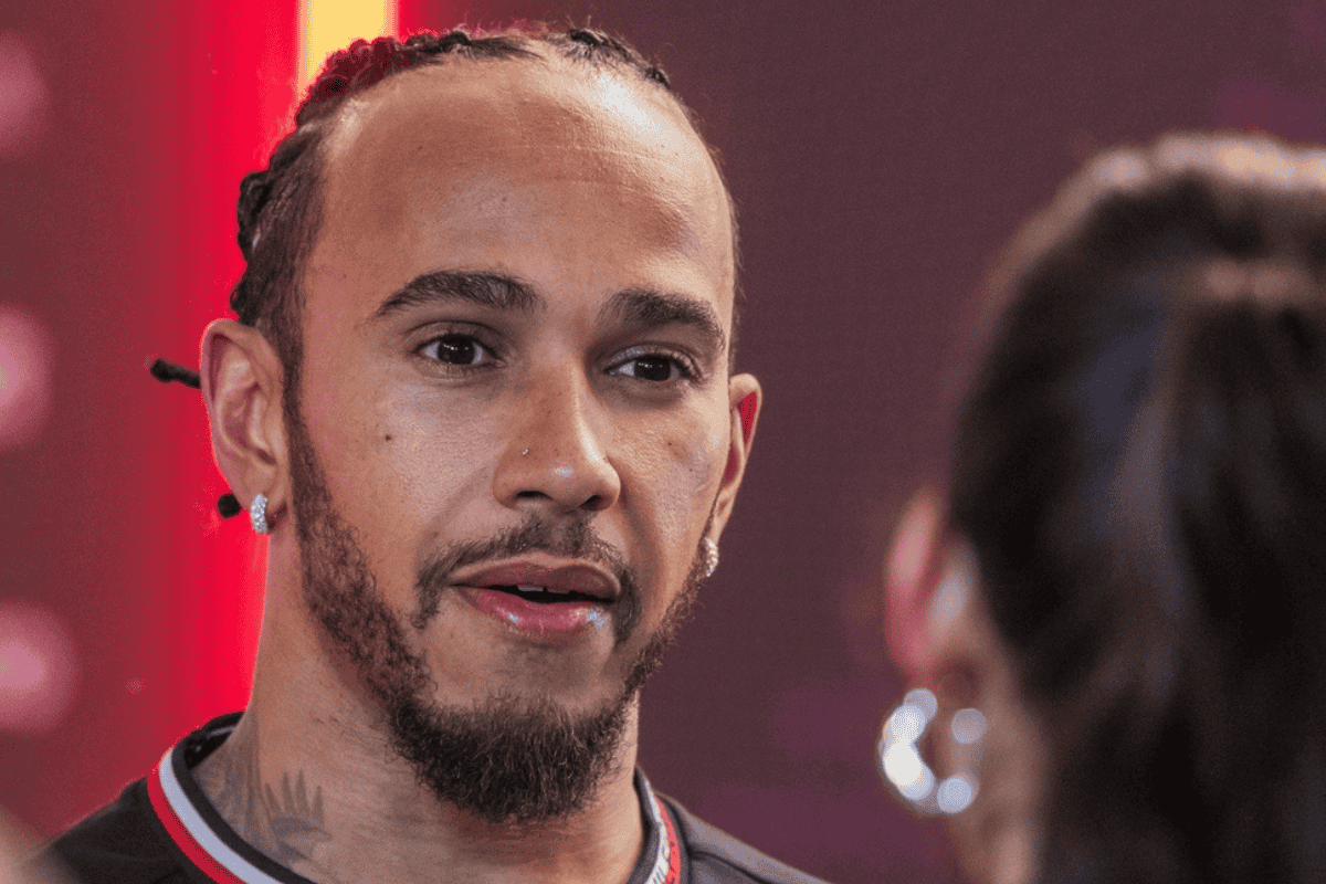 Lewis Hamilton označil začiatky vo Ferrari za najvzrušujúcejšie obdobie jeho života. Varuje ale ...