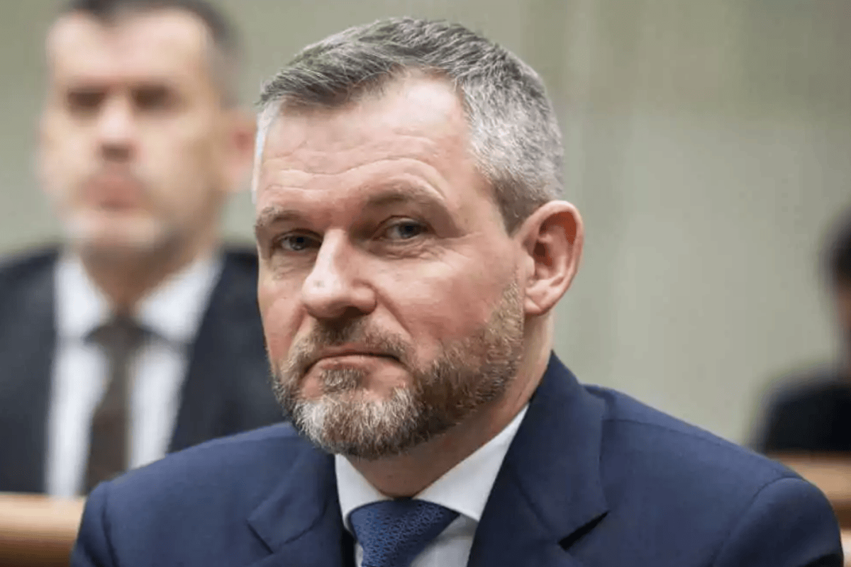 SNS chce znížiť plat prezidenta Pellegriniho na polovicu