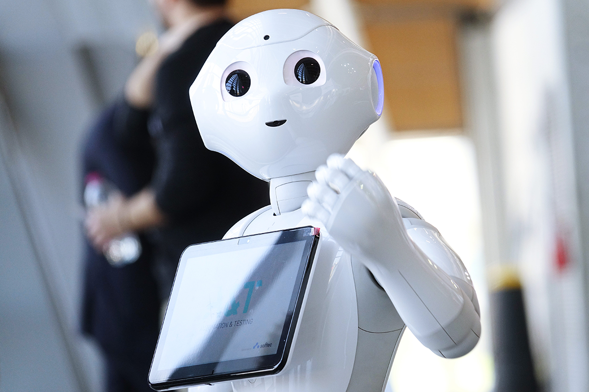 Slovo robot prvýkrát použil český spisovateľ Karel Čapek - Emefka